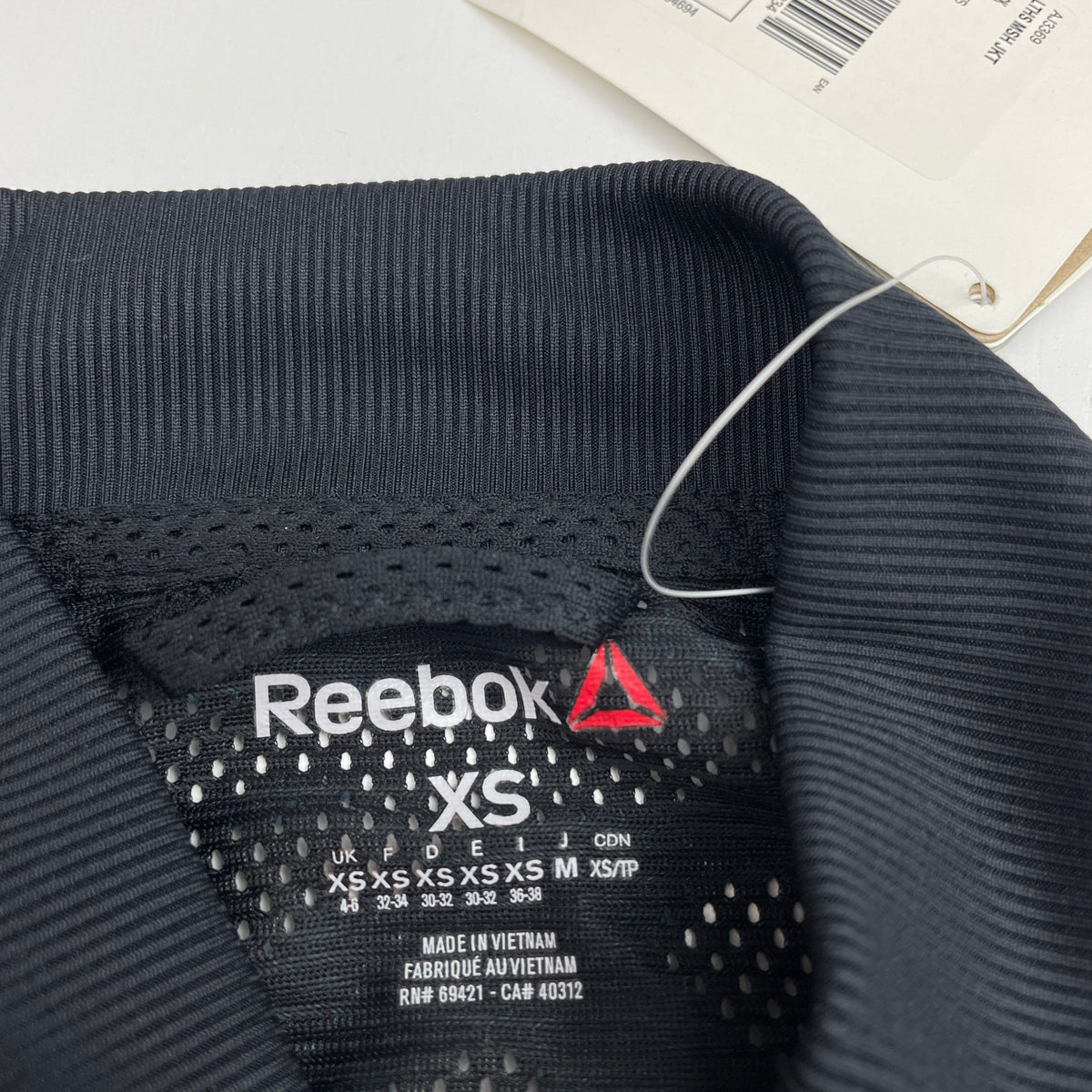 Reebok, Training SPEEDWICK slim fit mesh jacket, armpit to armpit: 41cm ...